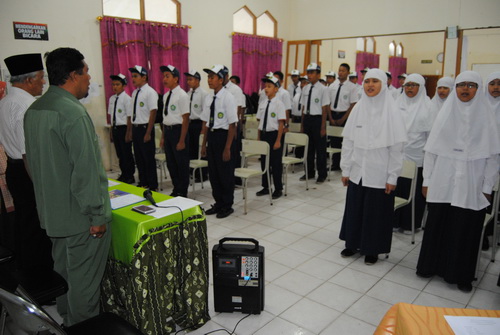 Latihan Dasar Kepemimpinan Siswa (LDKS) OSIS SMP Islam Sabilal Muhtadin ...